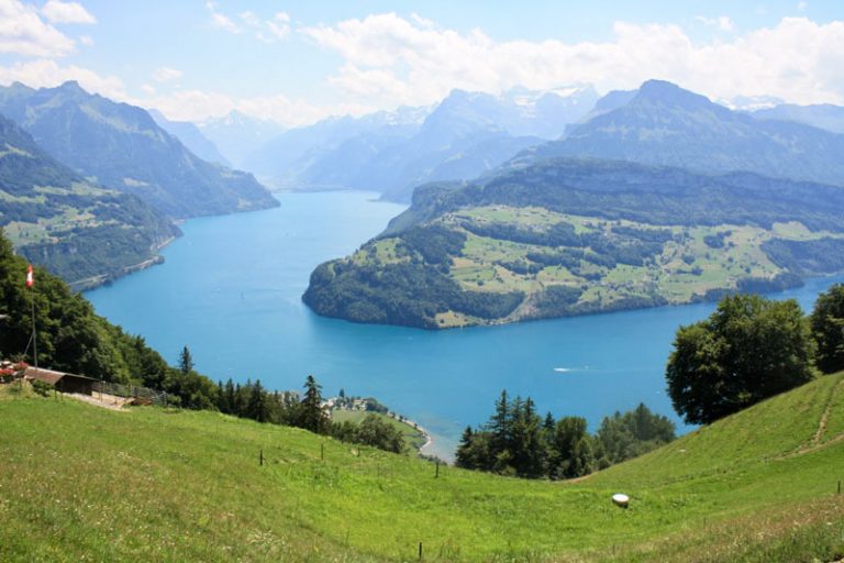 Beautiful Lakes to Visit in Switzerland - Holidays to Switzerland